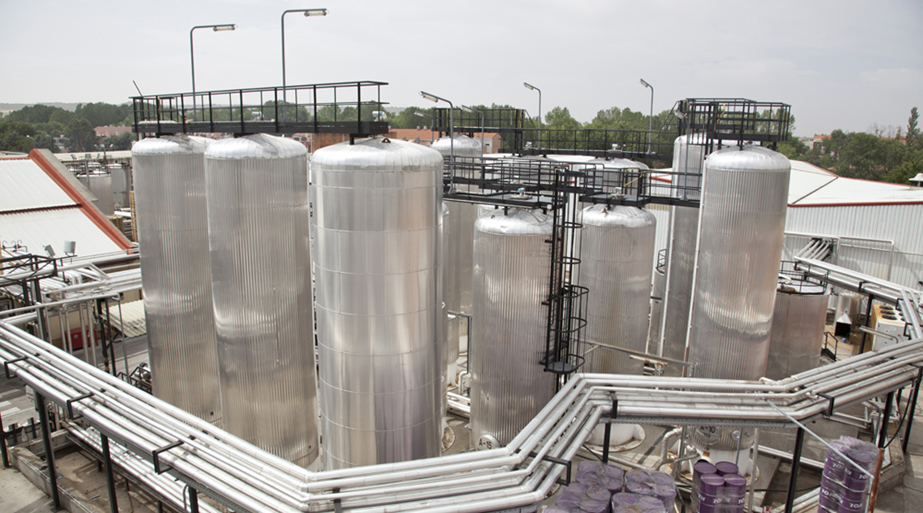 Implantación de cubeto de almacenamiento de parafinas y aceites ...