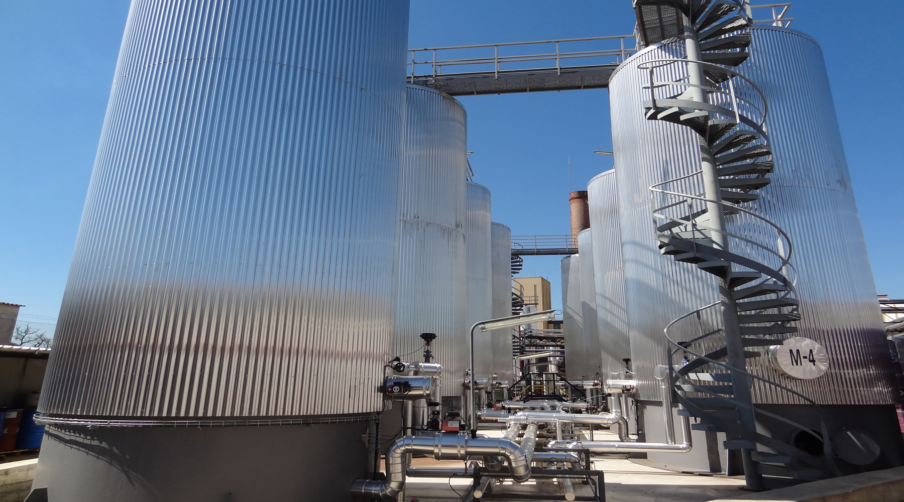 Implantación de cubeto de almacenamiento de parafinas y aceites ...